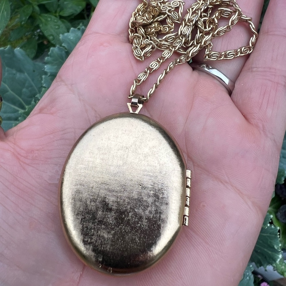 Vintage Avon Gold-Tone Flower Bouquet Locket Necklace - Gem